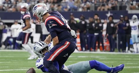 Bill Belichick Mac Jones Will Remain Patriots Qb1 After Benching Vs