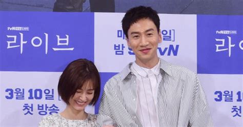[포토] 정유미 커플 포토타임 부끄러워요~