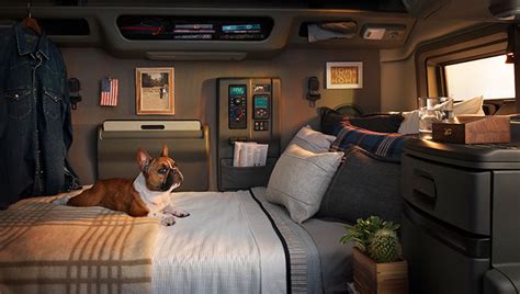 2018 Volvo Vnl 740 Mid Roof Long Haul Sleeper Truck Walkaround Sia Magazine
