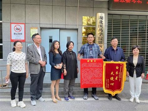 【湖北日报网】好样的！襄阳医学生火车上救人不留名 媒体报道 新闻中心 襄阳市第一人民医院 湖北医药学院附属襄阳市第一人民医院【官方网站】