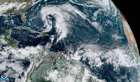 Tormenta Nicole Se Fortalece Mientras Avanza A Las Bahamas Y Florida