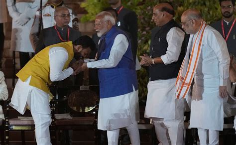 मोदी कैबिनेट की शपथ देखें प्रधानमंत्री मोदी के शपथ ग्रहण समारोह की