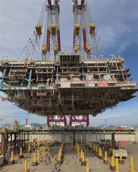 Lifting A Topside Upper Deck Module For Integration With The Lower Deck R Structuralengineering