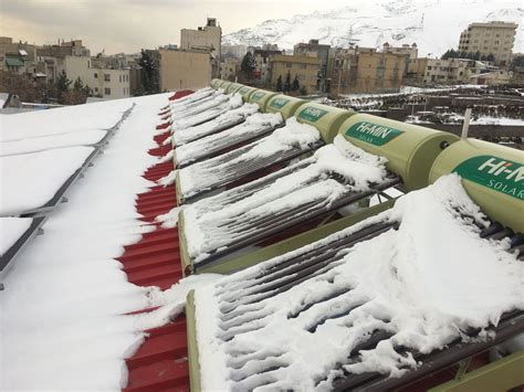 نیروگاه خورشیدی به ظرفیت 25 کیلووات انگرید، 5 کیلووات آفگرید و 1600 لیتر آبگرمکن خورشیدی پارک