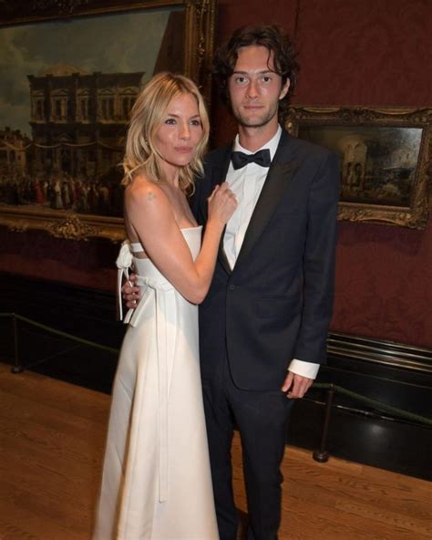 Sienna Miller Sexy In Dior Dress At The National Gallery 6 Photos