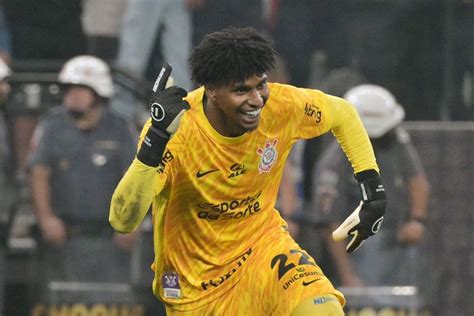 Corinthians Não Pagará Nova Multa Ao Flamengo Para Escalar Hugo Souza E