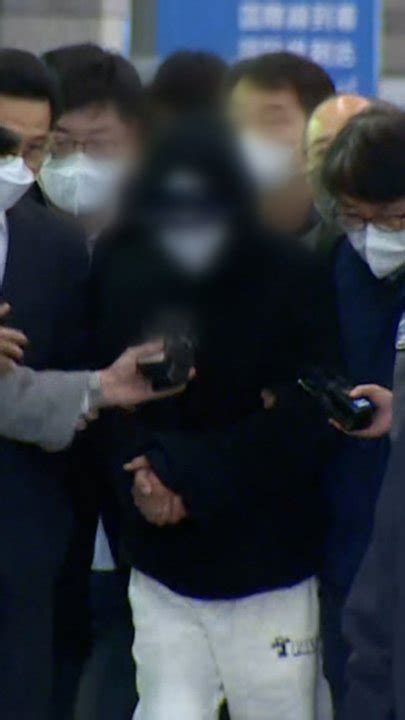김성태 금고지기 검정옷 뒤집어쓰고 입국…곧장 검찰 조사 네이트 뉴스