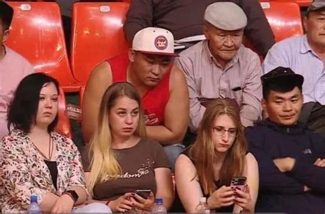 Санги On Twitter Санаатай санаандгүй хүний утас руу шагайх муухай бдаг даа 🏻