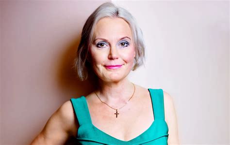 Kuulovauriosta Kärsivä Hanna Wass Varautui Linnan Juhliin Erikoistoimin