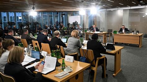 Komisja śledcza ds wyborów korespondencyjnych Dziś zeznania byłych