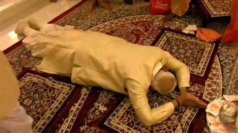 Pm Modi Does A Sashtang Dandvat Pranam Before Ram Lalla In Ayodhya