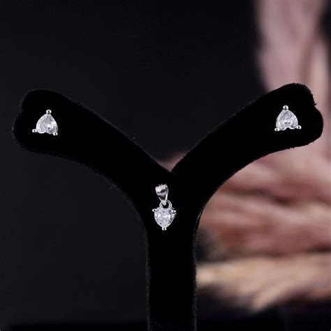 Bazel Set Heart Shape Diamond Pendant Set With Chain At Rs 1999 In