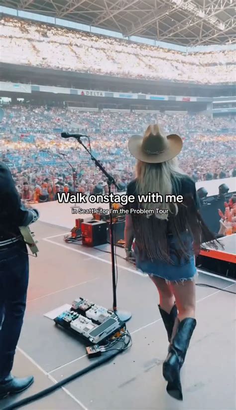 Miranda Lamberts Entire Backside Goes Viral In Seattle And She Responds With A Bold Tiktok