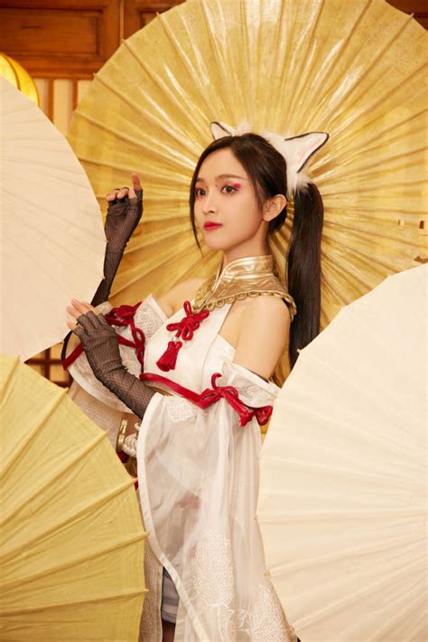 吴宣仪cos游戏人物好性感 戴狐狸耳朵头饰眼神妩媚 搜狐大视野 搜狐新闻