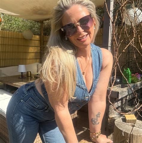 Hannah Brooks Hannah Brooks Added A New Photo