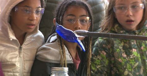 It Was So Wow Renowned Glass Artist Returns To His School Inspires