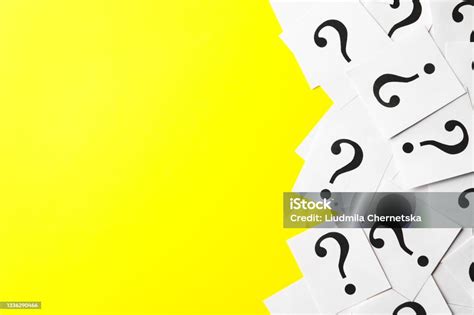 노란색 배경 평면 평지에 물음표가있는 종이 노트 텍스트 공간 0명에 대한 스톡 사진 및 기타 이미지 0명 개념 개념과 주제 Istock