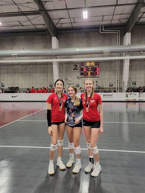 Pin By Noemi Marquez On A Sofia Volleyball Volleyball Knee Pads Volleyball Outfits Knee Pads