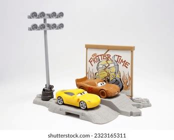 mil resultados de imágenes fotos de stock e ilustraciones libres de regalías para Rayo