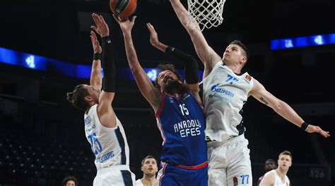 Anadolu Efes EuroLeague e yenilgiyle başladı