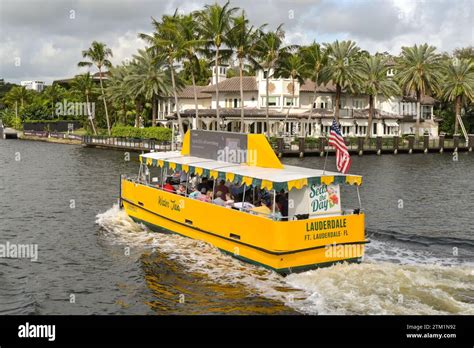 Fort Lauderdale Florida Usa 2 December 2023 Water Taxi Sailing