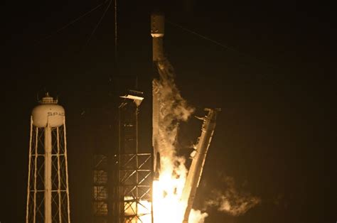 Spacex Launches Private Lunar Lander On Eight Day Journey To The Moon