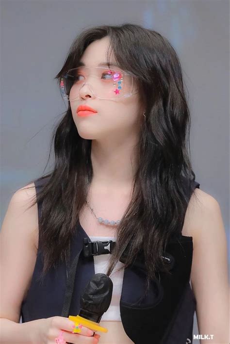Pin On Ryunjin Itzy Girl Crushes Kpop Girls