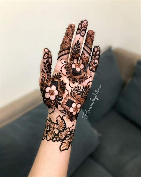 30 Beautiful Henna Designs Inspired By The Letter ‘waaw و And The