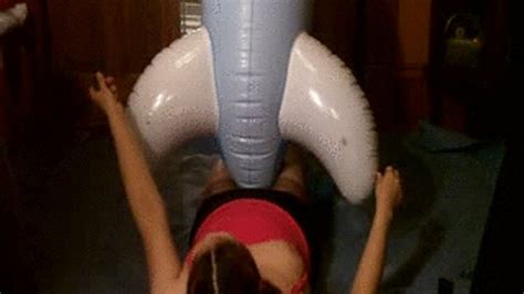 Hugging And Squeezing Inflatable Whale 41812 117 4102 43012 Laila