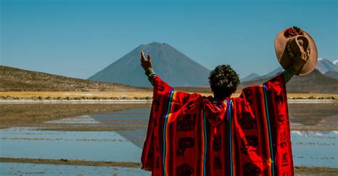 Andes Id 경치 경치가 좋은 관광 기쁨 남아메리카 뒷모습 따뜻한 날 랜드마크 맑은 하늘 모자 모험 문화 유산 문화적 문화적 복장 미스티