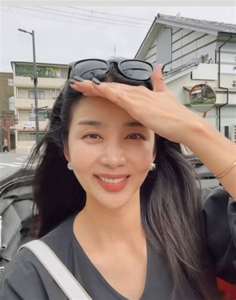 박솔미 두 딸과 함께 도쿄여행 가을 햇살처럼 청순한 블랙 원피스룩