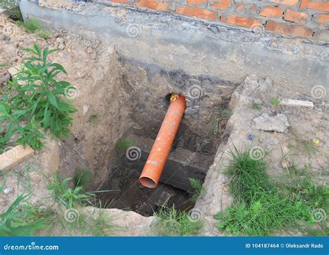Estructura Sobre El Tubo De Alcantarilla Fundación Sobre Alcantarillado