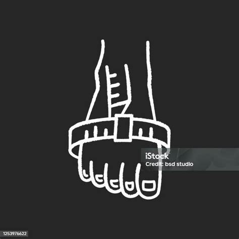 검은 배경에 발 관절 둘레 분필 흰색 아이콘 인간의 발 높이와 폭 측정 맞춤형 신발에 대한 바디 파라미터 사양 격리된 벡터 칠판 그림 개념에 대한 스톡 벡터 아트 및 기타