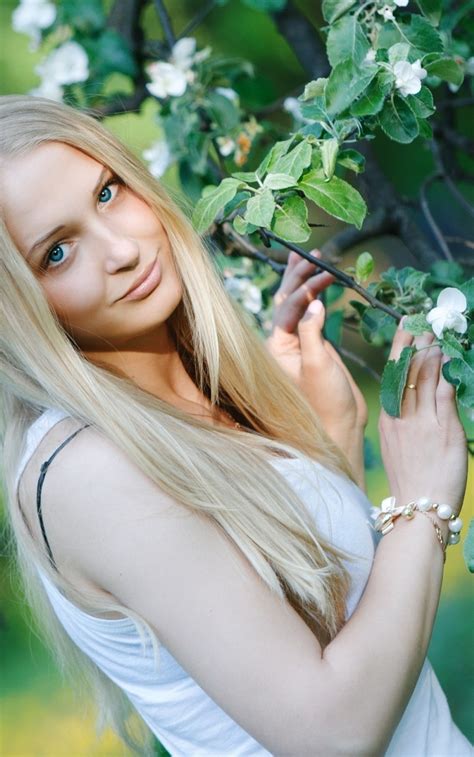 802x1282 Resolution Blonde Hair Blue Eyes Face 802x1282 Resolution
