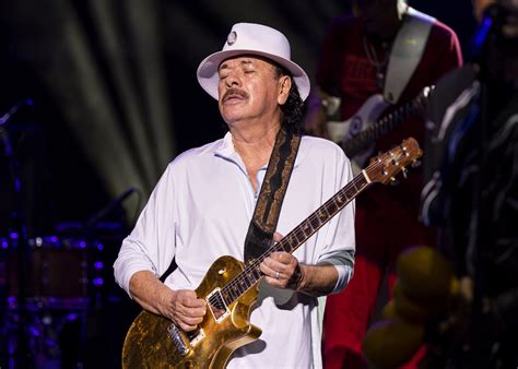 El Guitarrista Carlos Santana Se Desmayó Durante Un Concierto
