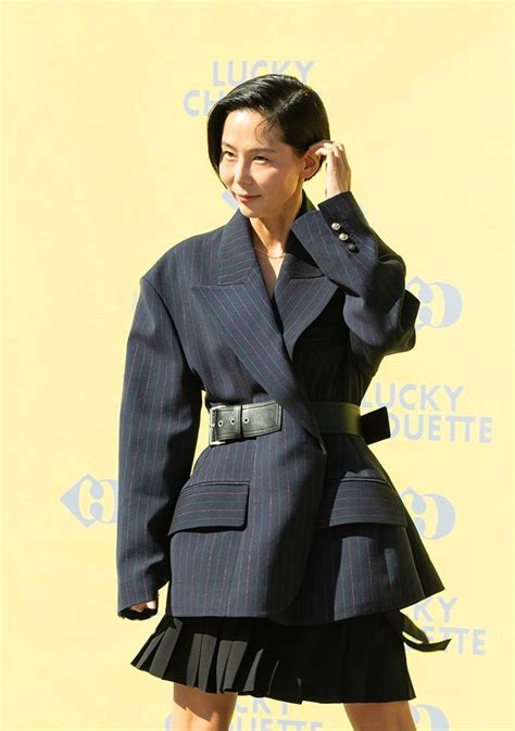 [패션엔] [패션엔 포토] 김나영 남친 재킷 입었나 오버핏 재킷으로 뽐낸 영 프레피룩