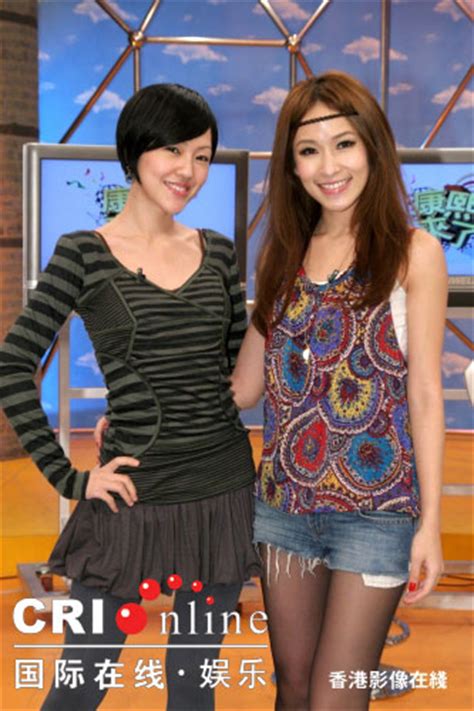 萧亚轩性感黑丝袜秀美腿图