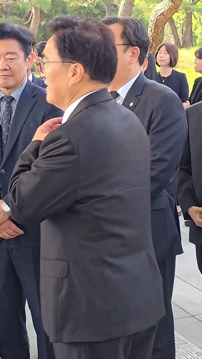 국회 압수수색 거부검찰 자제 해야 22대 전반기 현충원 참배당직자들과 일일이 악수우원식 국회의장 국회의장