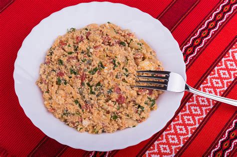 전통적인 불가리아 야채 요리 Mish 매 시 혼합으로 구운 고추 토마토 치즈 양파와 계란 발진 건강한 식생활에 대한 스톡 사진 및 기타 이미지 Istock