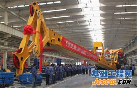 亚洲最大吨位自制专用底盘旋挖钻机——徐工基础xr460d产品静态评测 基础工程网