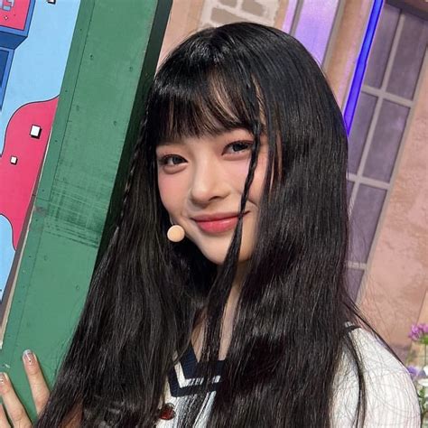 Hanni Newjeans Icons Selca Kpop Girl Groups Korean Girl Groups Kpop Girls Cool Girl My Girl