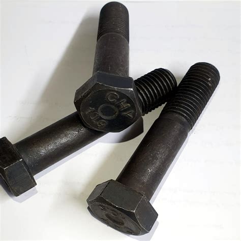 پیچ شش گوش نیم رزوه دنده صنایع پیچ و مهره پایاپیچ