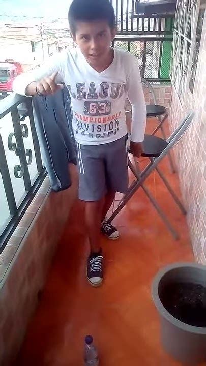 Haciendo él Bottle Flip Challeng Youtube