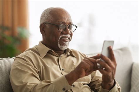 Best Smartphones For Seniors Top 7 Models Most Recommended By Experts