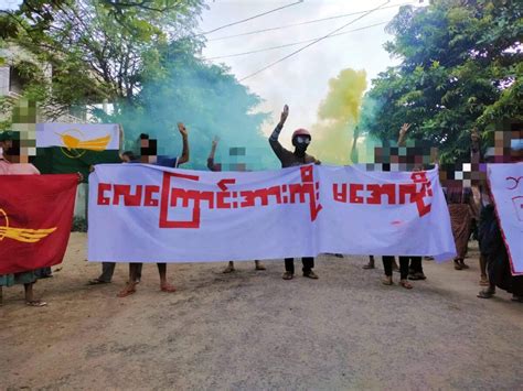 မုံရွာတွင် အကြမ်းဖက် စစ်ကောင်စီ ဖြုတ်ချရေး ကျောင်းသား၊ လူငယ်နှင့် ပြည