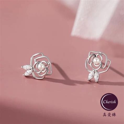 《真愛鍊cherish 》s999通體足銀純銀耳環 微鑲鋯石山茶花造型鏤空氣質設計 銀樓銀飾 彼特禮品 Iopen Mall