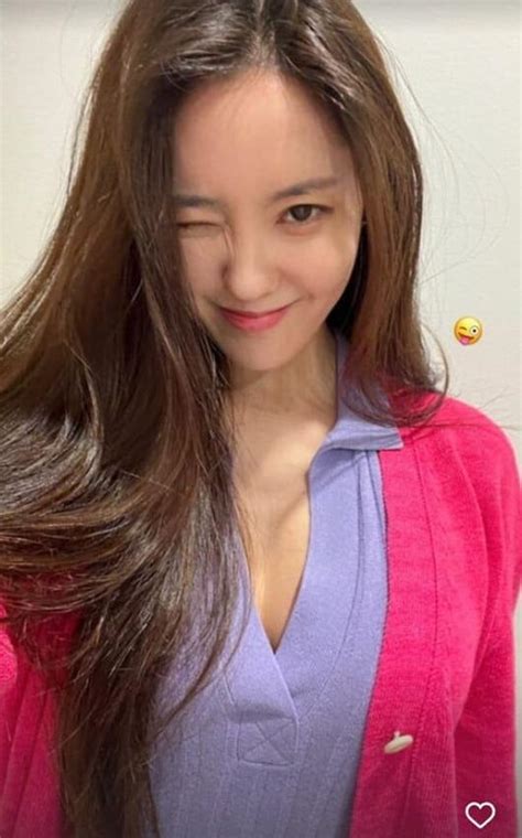 효민 니트 입어도 감출 수 없는 글래머 몸매…여신 미모는 덤 [ten★] Zum 뉴스