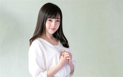 Emiri Suzuhara Posts Facebook