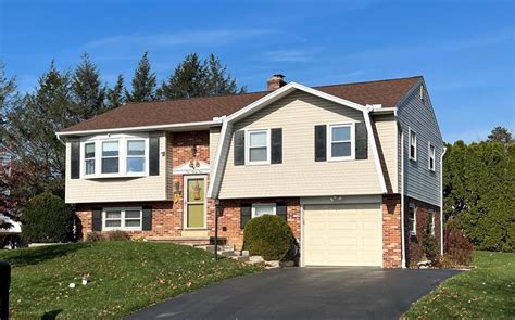Bi Level Split Level Homes Offered Hybrid Design In Lancaster From