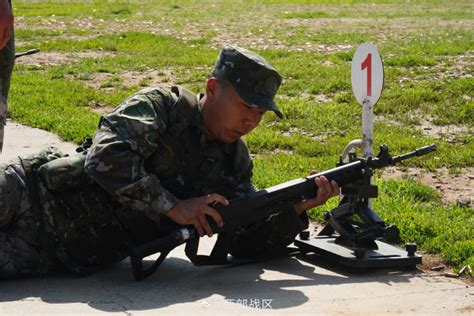 开火！武警新兵首次实弹射击